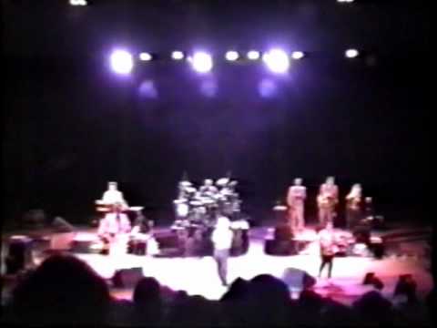 Boingo at Red Rocks-It Only Makes Me Laugh (1990) - YouTube