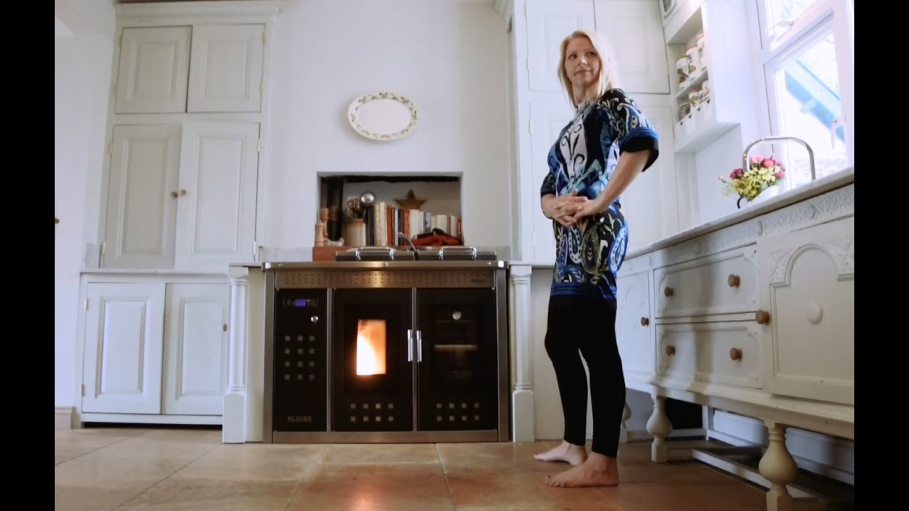 Emma's Klover Smart 120 wood pellet cooker - YouTube
