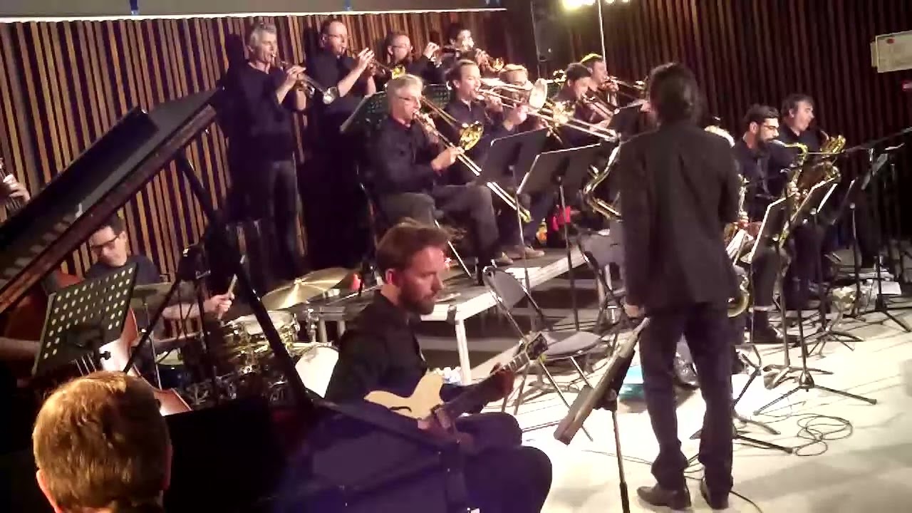Blue Rose Big Band - In The Mood (extrait) - YouTube