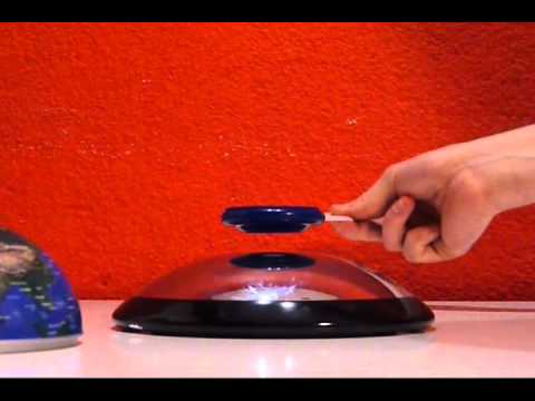 Globe Terrestre Flottant Levitron Ion - YouTube