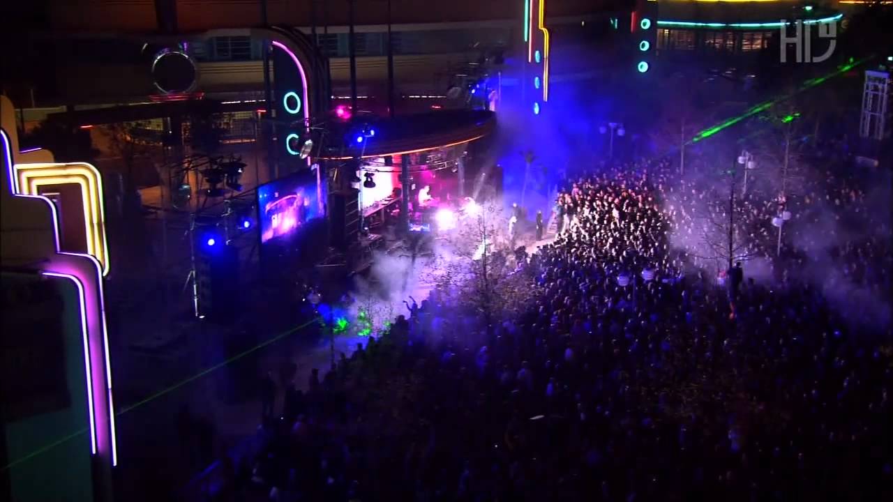 Tiesto Live At Disneyland Resort Paris 2005 - YouTube