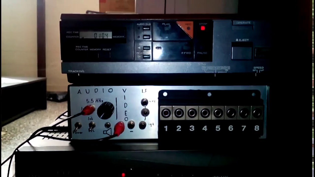 HITACHI VT 8 TEST WITH DEMODULATOR - YouTube