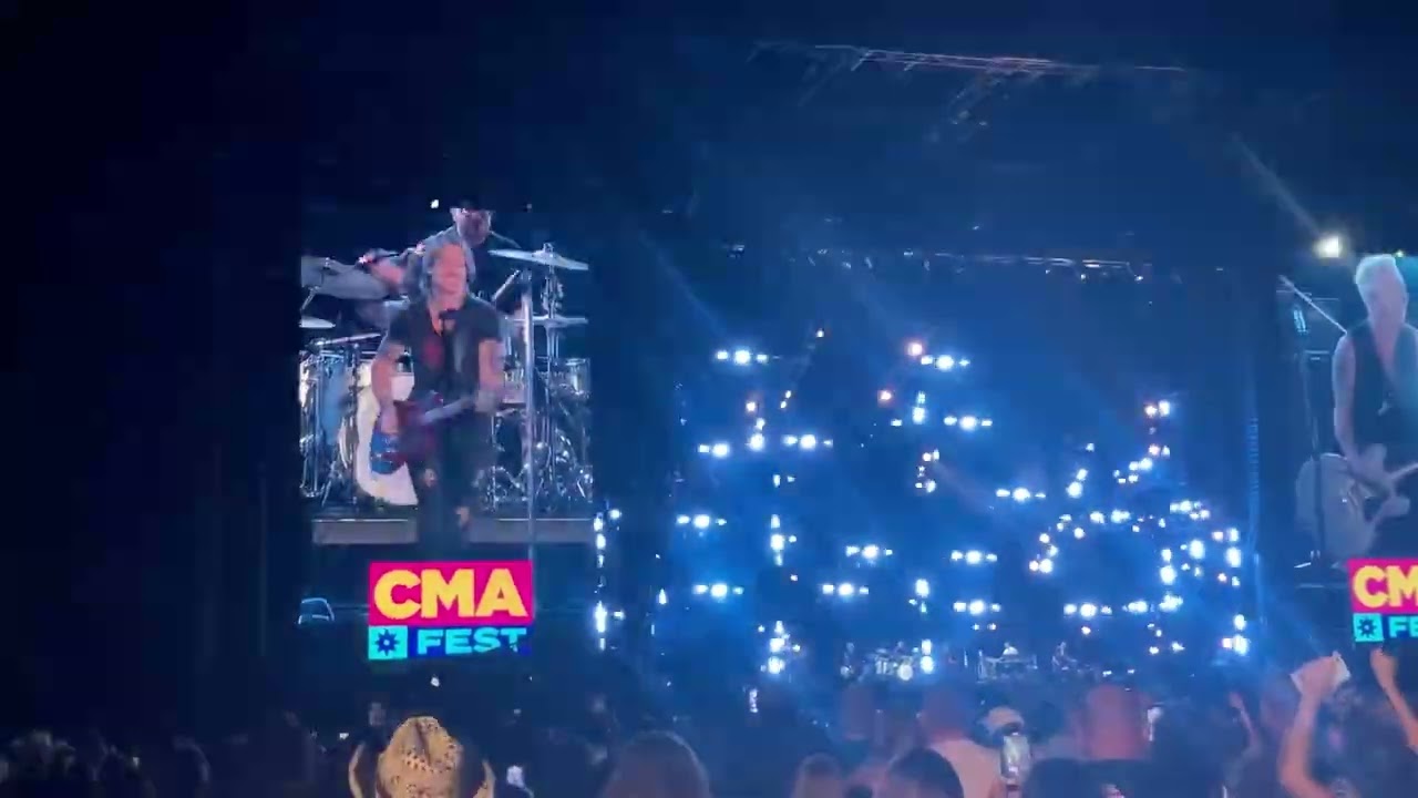 Keith Urban - Days Go By - CMA Fest 2022 - YouTube