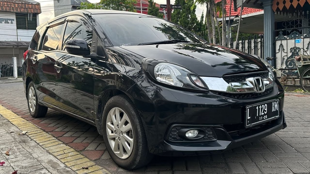 Dijual dan Review Honda Mobilio 1.5 E 2015 Matic Hitam.. Sudah ...
