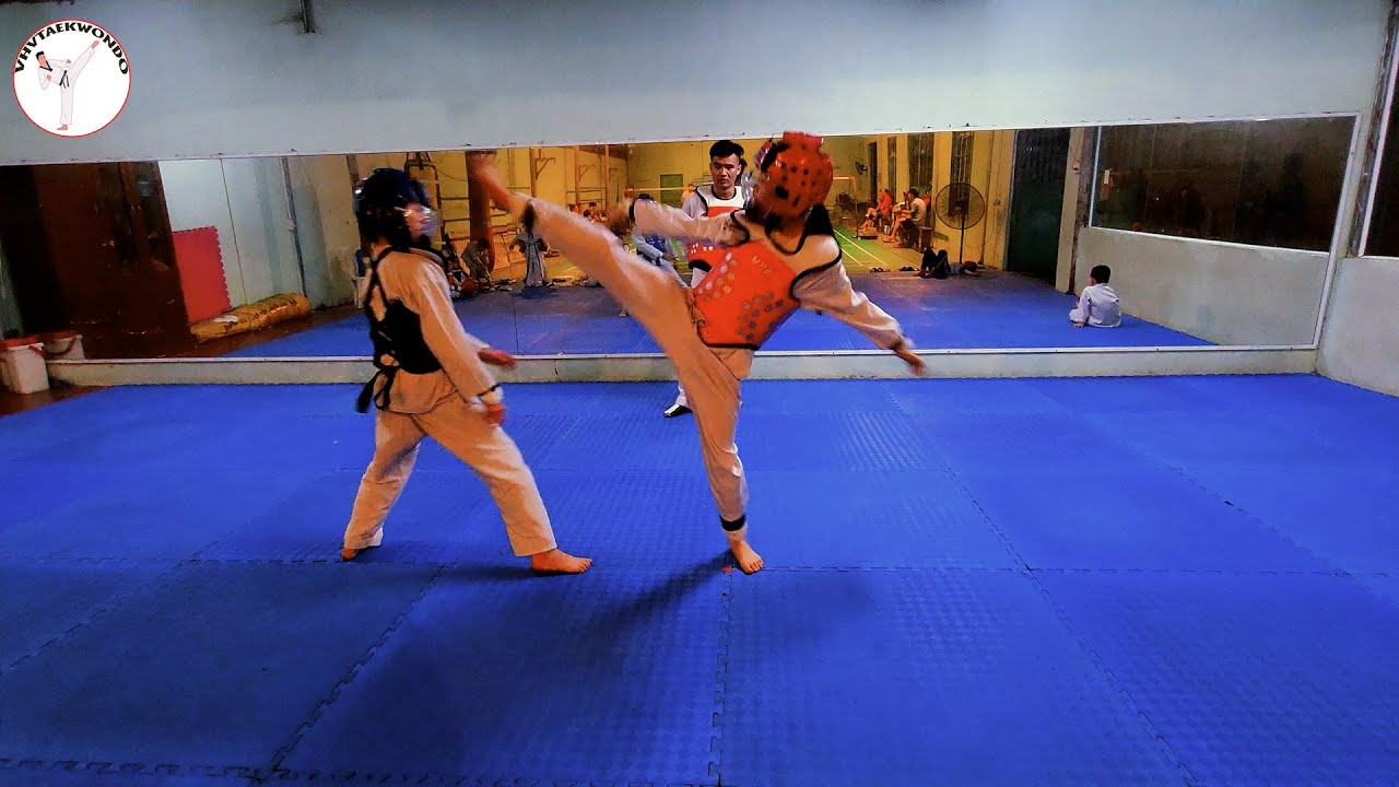🔥fight between 2 girls | VHVTAEKWONDO - YouTube