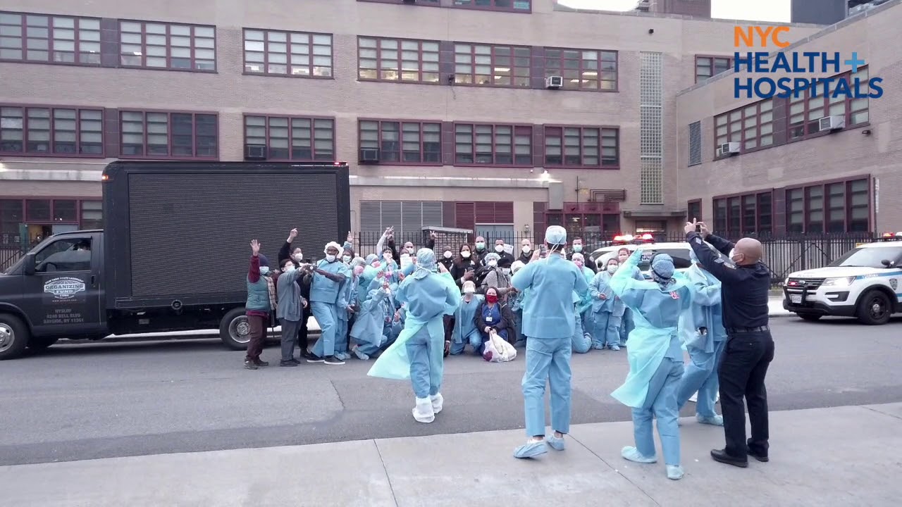 NYPD and FDNY Clap Outside Metropolitan Hospital - YouTube