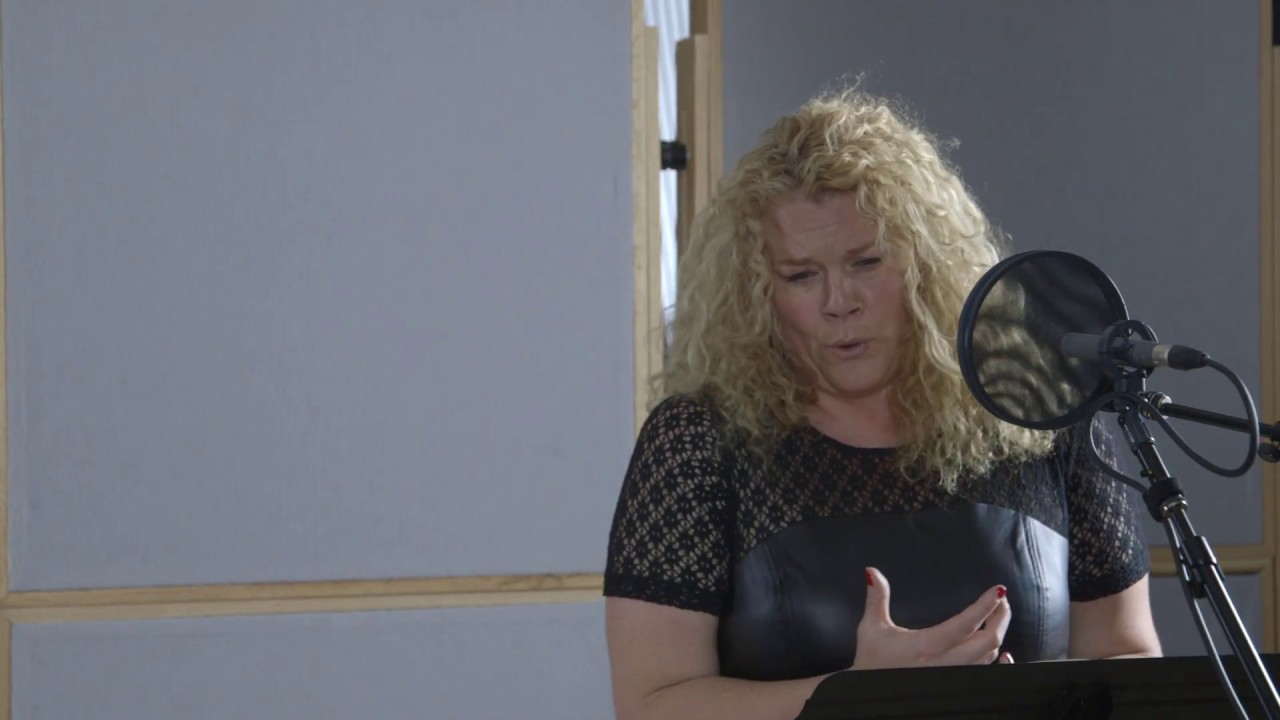 Michelle DeYoung sings Mahler Ich bin der Welt at CPR Classical - YouTube
