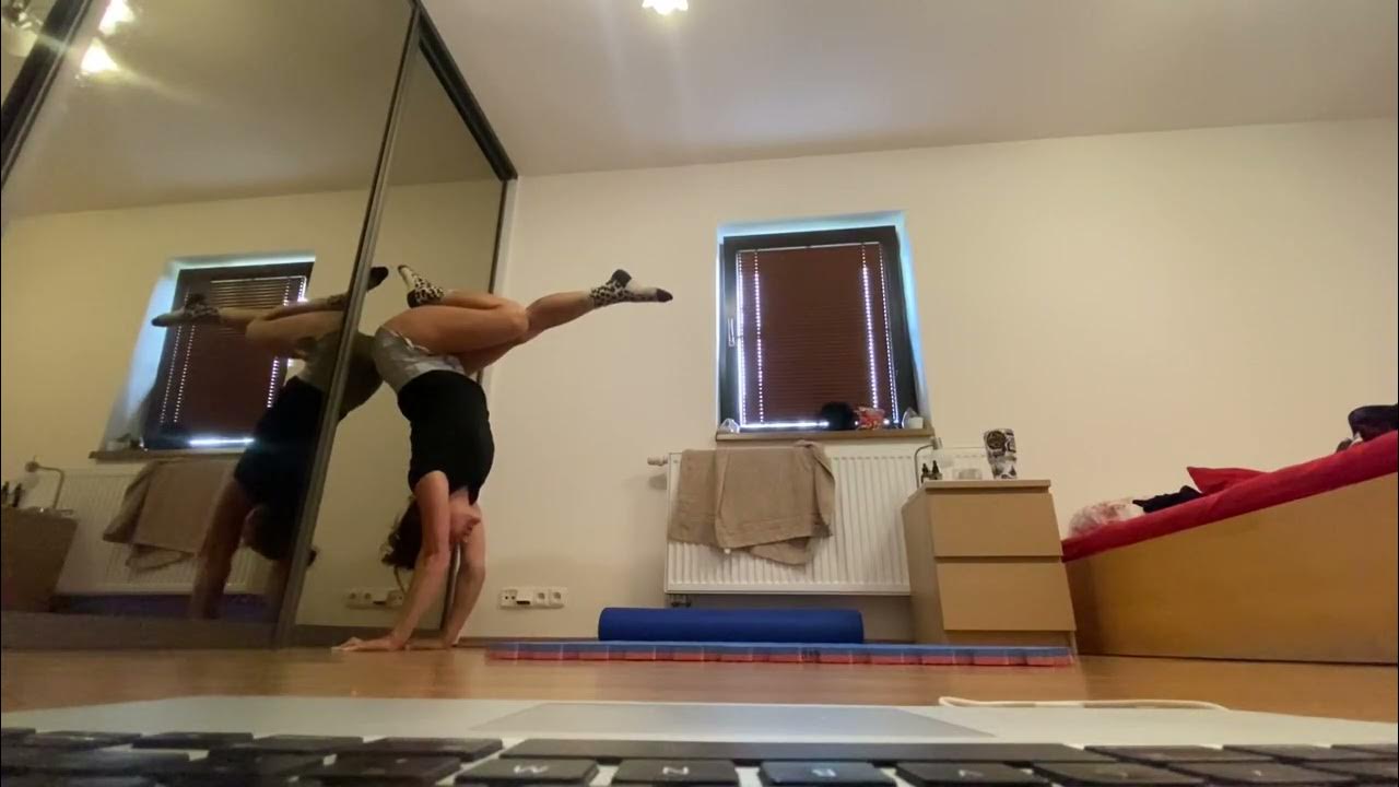Half Pike handstand - YouTube