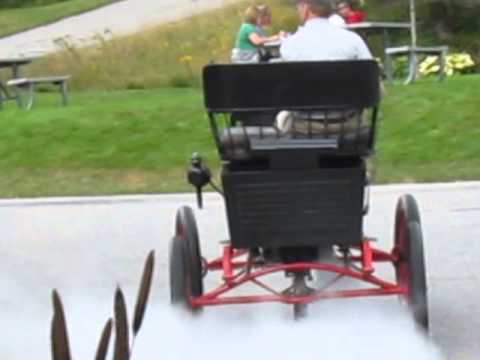 Howie and the 1899 Stanley Locomobile - YouTube