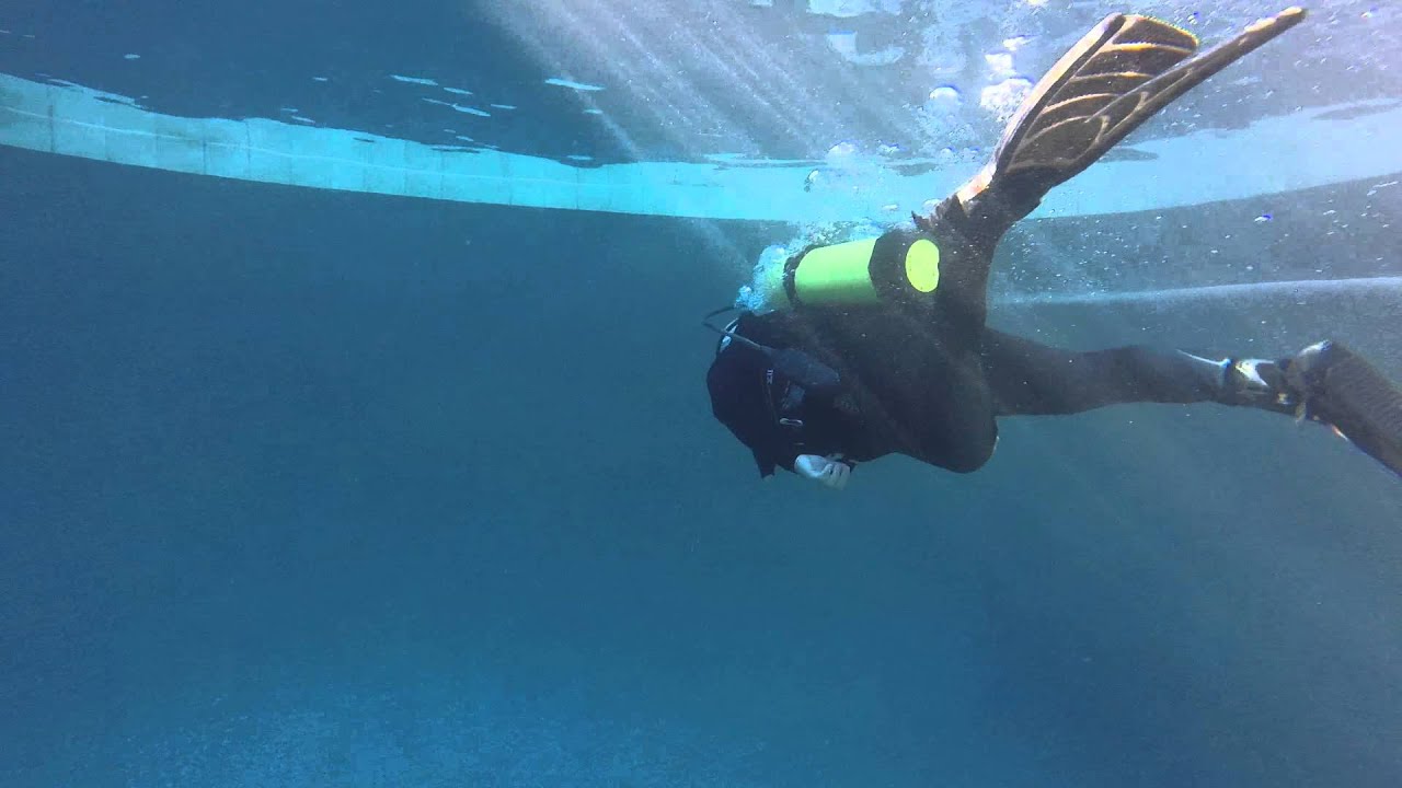Scuba class. Pool training. - YouTube
