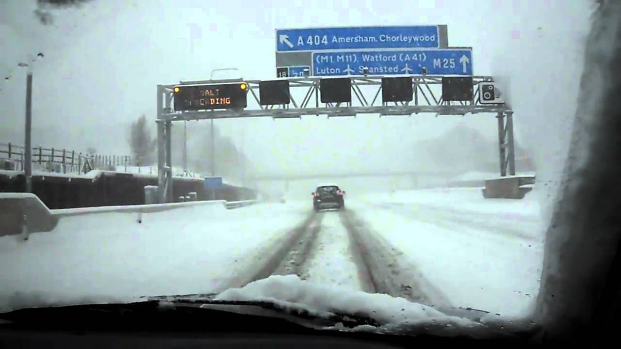 M25 snow blizzard - YouTube