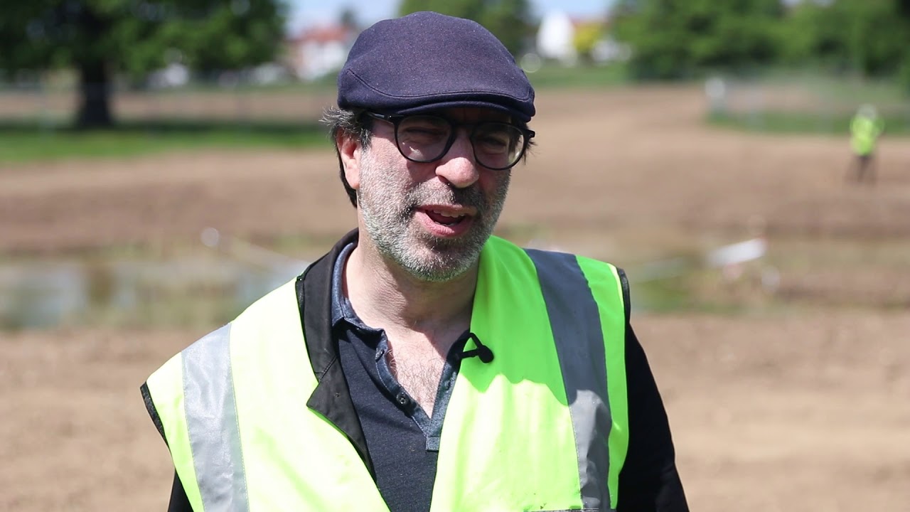 Councillor volunteering with Thames21 - YouTube