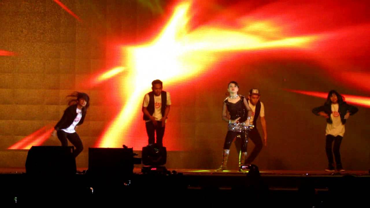 Wani Kayrie LIVE @ Genting - Kasanova - YouTube