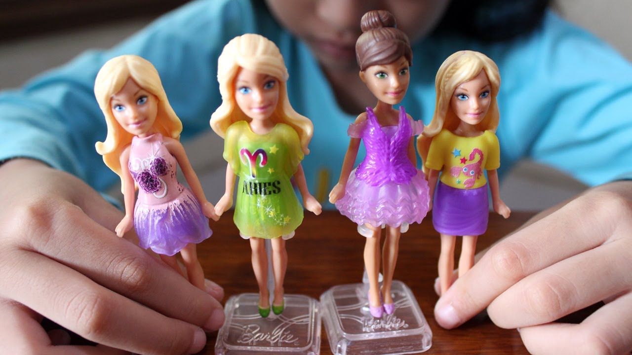 AQILLA Beli Boneka Barbie Imut di Minimarket - Kinder Joy Edisi Lebaran ...