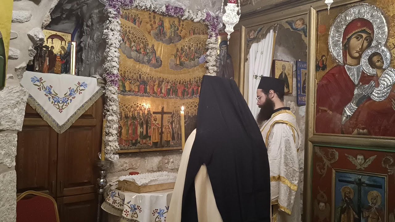 ΚΑΤΑΝΥΚΤΙΚΗ ΘΕΙΑ ΛΕΙΤΟΥΡΓΙΑ ΣΤΟ ΠΑΡΕΚΚΛΗΣΙΟ ΠΟΥ ΤΙΜΑ ΤΗΝ ΜΝΗΜΗ ΤΩΝ ...