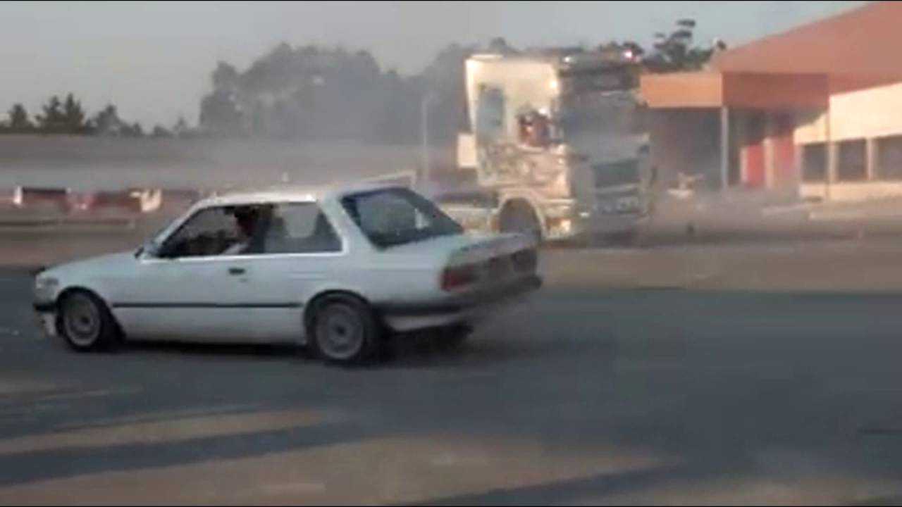 BMW e30 & Scania r500 diffin - YouTube