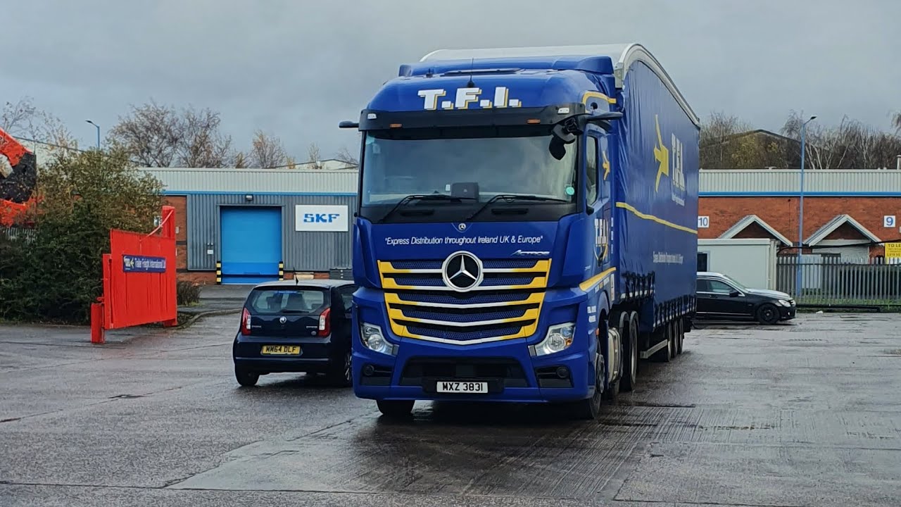 Pov artic truck driving Mercedes very relax driving M6 SCOTLAND ...