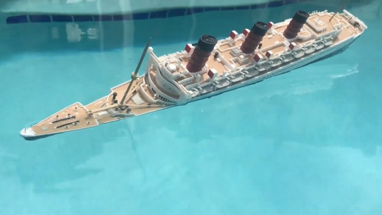 RMS Queen Mary SINKS - Revell 1/568 Sinking Model QUEEN MARY Sinking ...