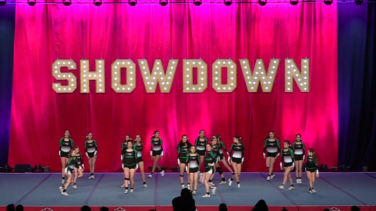 Apex Cheerleading Shawinigan Furious Level 3 - YouTube