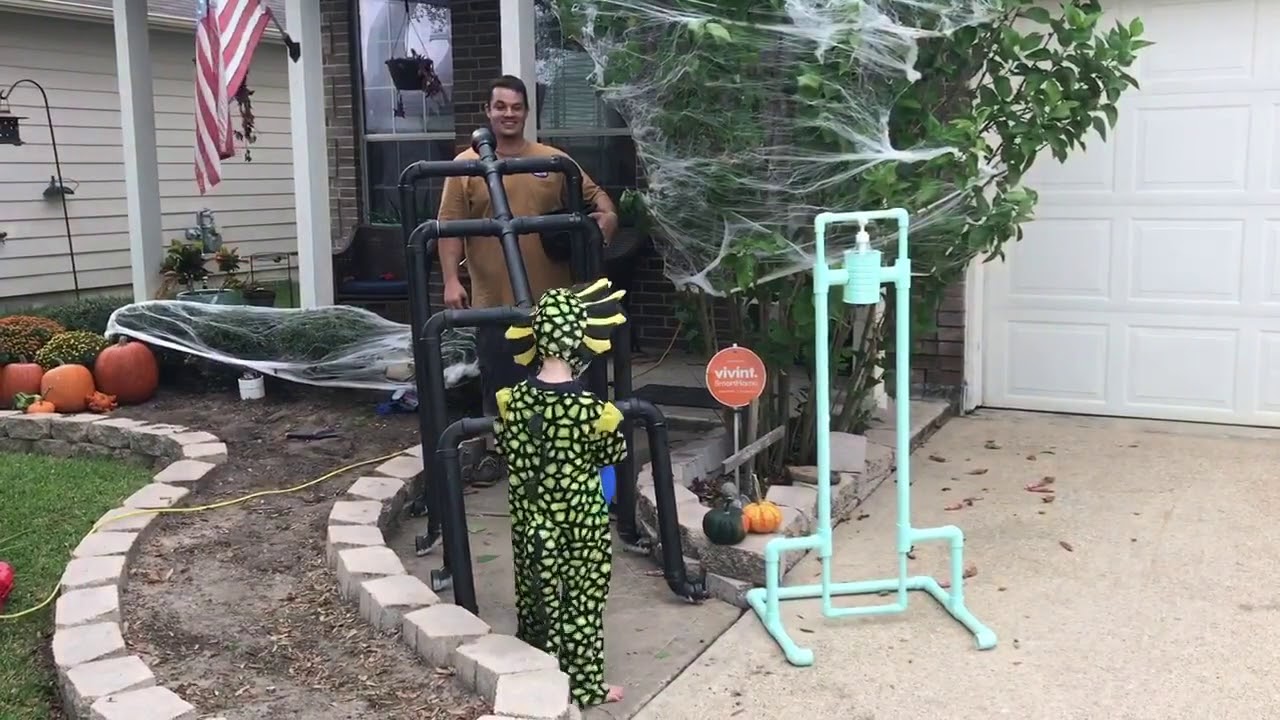 How to Make a Spider Candy Shoot with PVC - YouTube