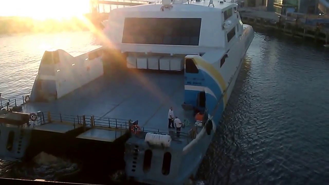 Buquebus llegando a Colonia - YouTube