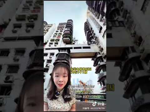 ¡Está mujer asiática muestra cuál es la ciudad más loca de China en donde hay muchas impresiones!