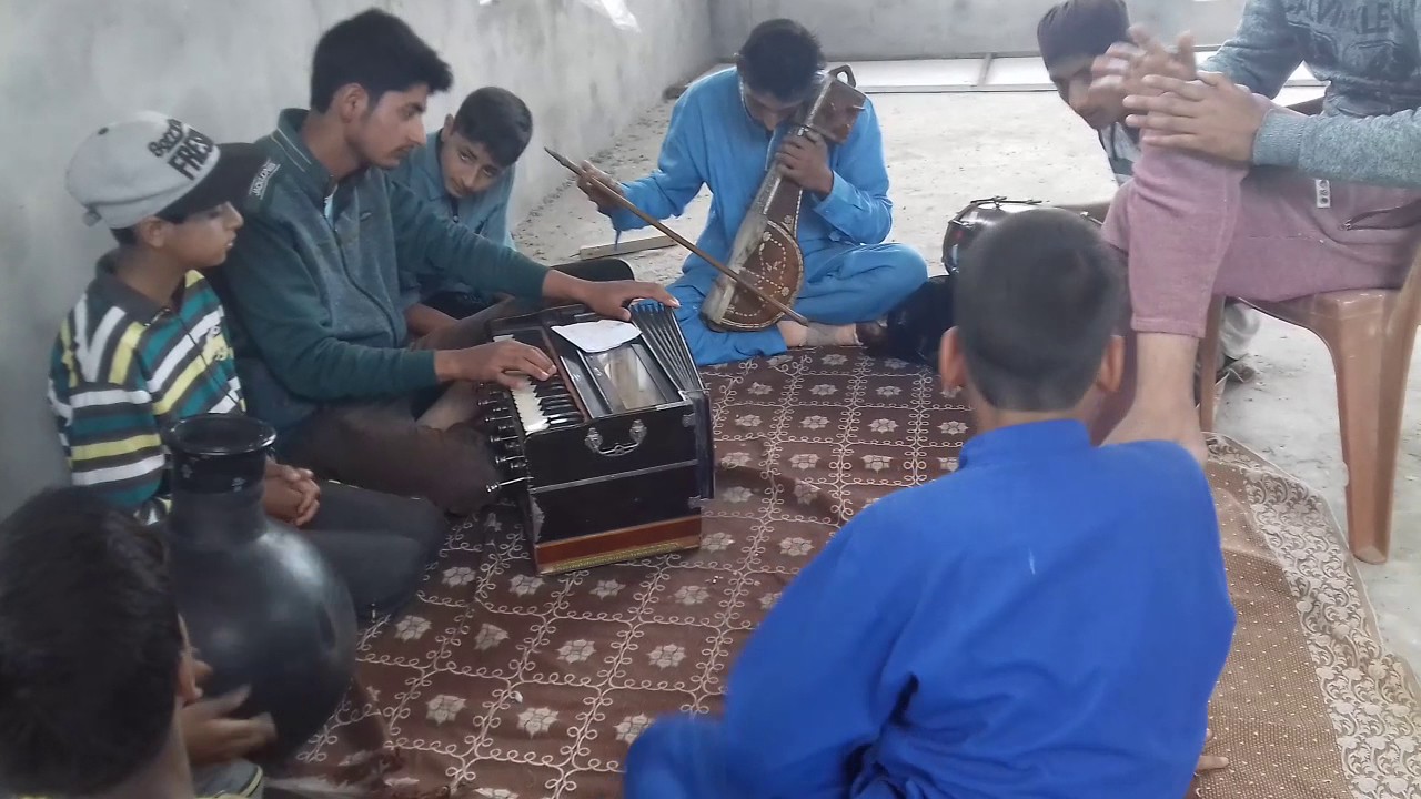 Kashmiri song bacha nagama rehsal sing by sahil - YouTube
