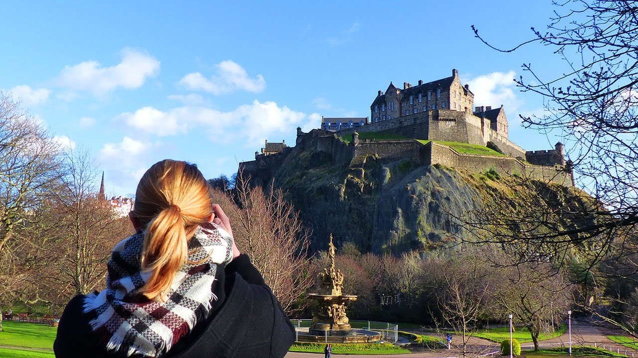 Preview of our guided walking tour in Edinburgh - YouTube