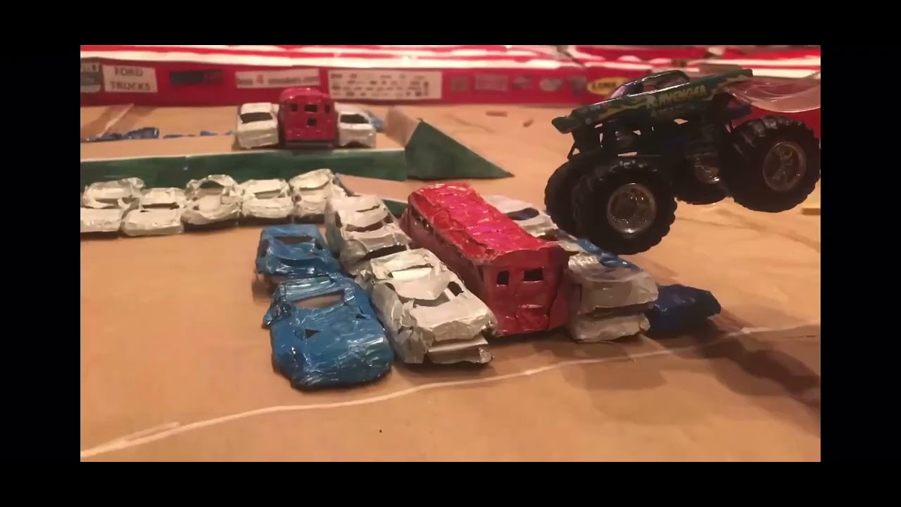 Avenger Fresstyle: Monster Jam World Finals 3 Stop Motion Reenactment ...