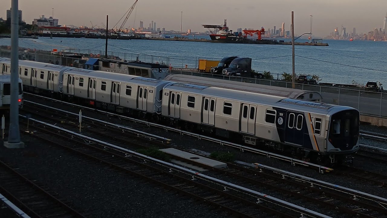 𝐌𝐓𝐀 𝐒𝐭𝐚𝐭𝐞𝐧 𝐈𝐬𝐥𝐚𝐧𝐝 𝐑𝐚𝐢𝐥𝐰𝐚𝐲: 𝐑𝟐𝟏𝟏𝐒 𝐓𝐫𝐚𝐢𝐧 𝐚𝐭 𝐂𝐥𝐢𝐟𝐭𝐨𝐧 𝐘𝐚𝐫𝐝! - YouTube