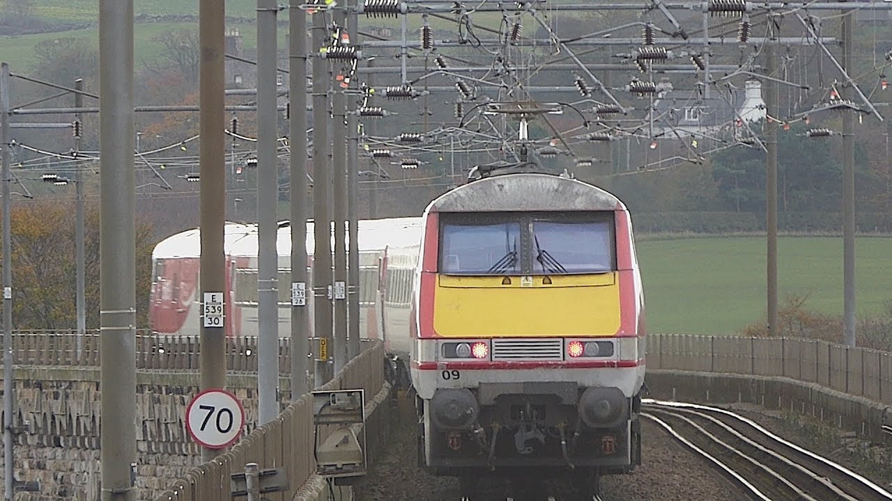 Berwick-upon-Tweed Railway Station (31/10/2018) - YouTube
