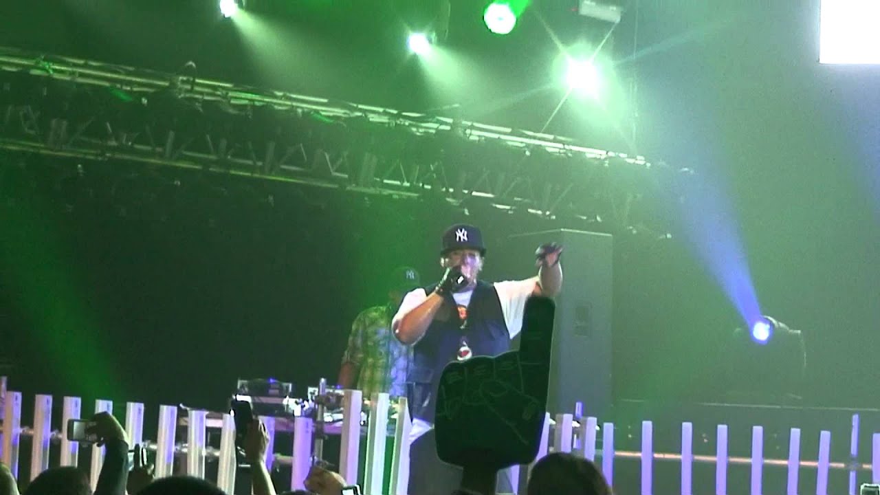 Daddy Yankee Live @ Toronto Somos De Calle - YouTube