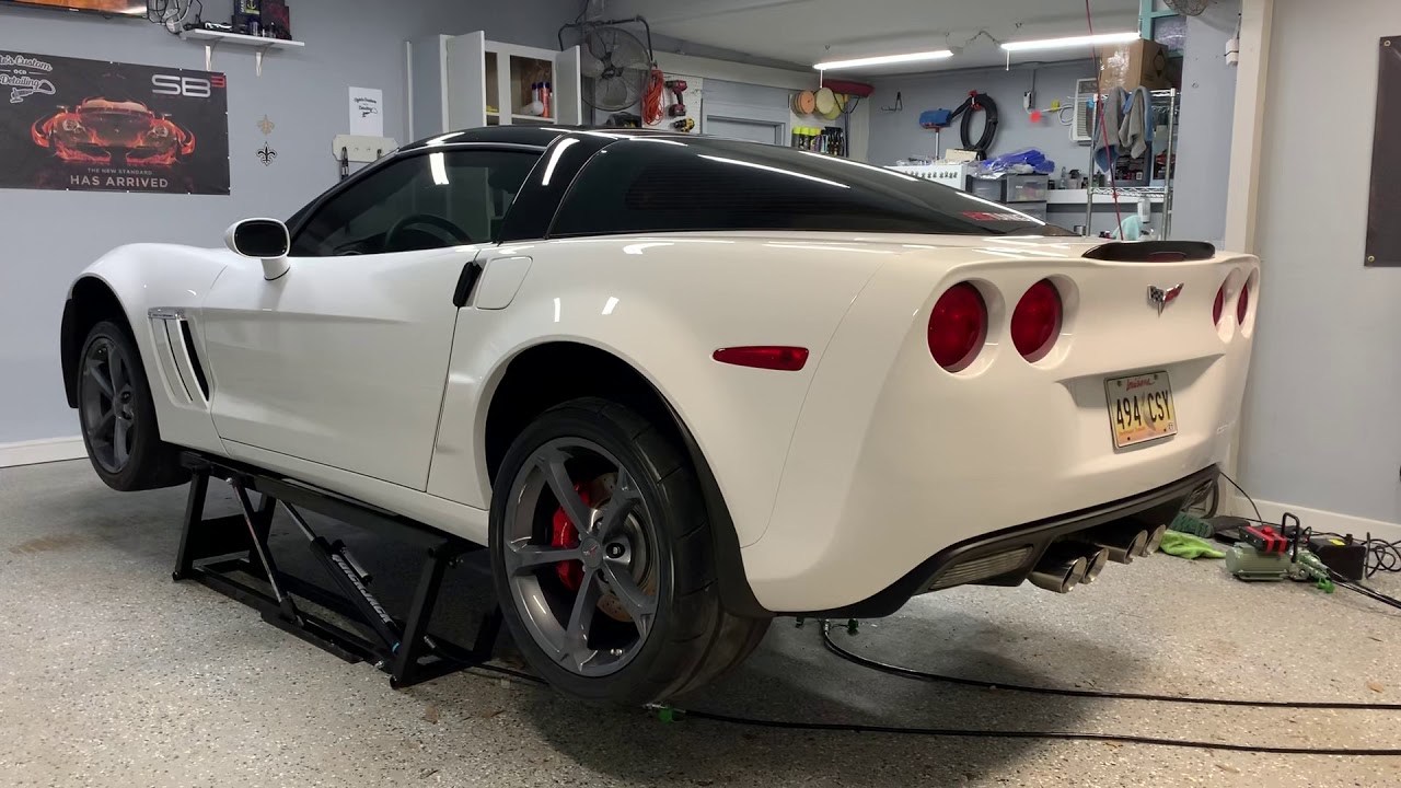 Quick jack 7000 picking up a corvette - YouTube