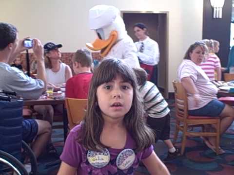 SOFIAS BIRTHDAY WITH DONALD, HENRY, MAMI Y PAPI IN DISNEY - YouTube