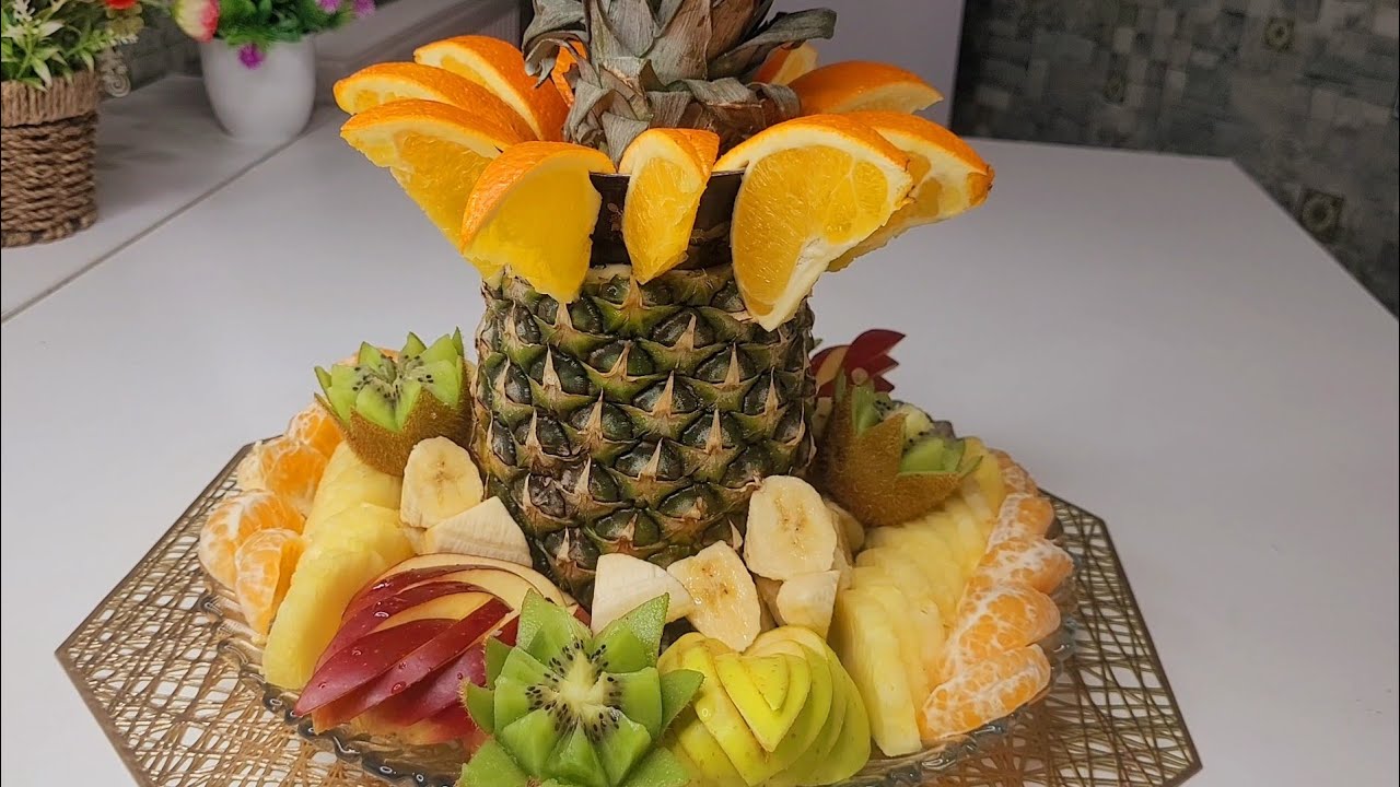 Beautiful fruit cutting on the festive table! What a beautiful way to ...