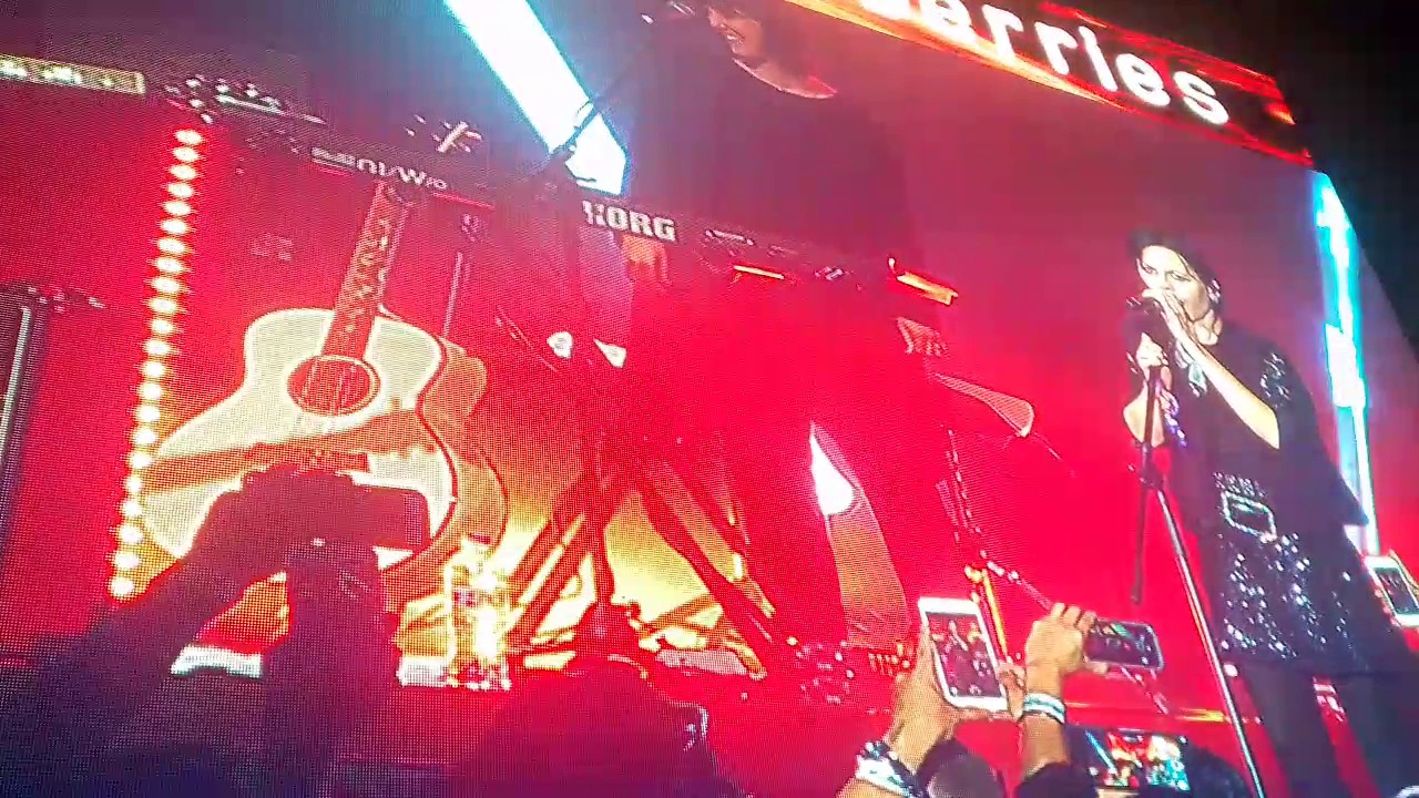 The Cranberries - Zombie (LIVE) - YouTube