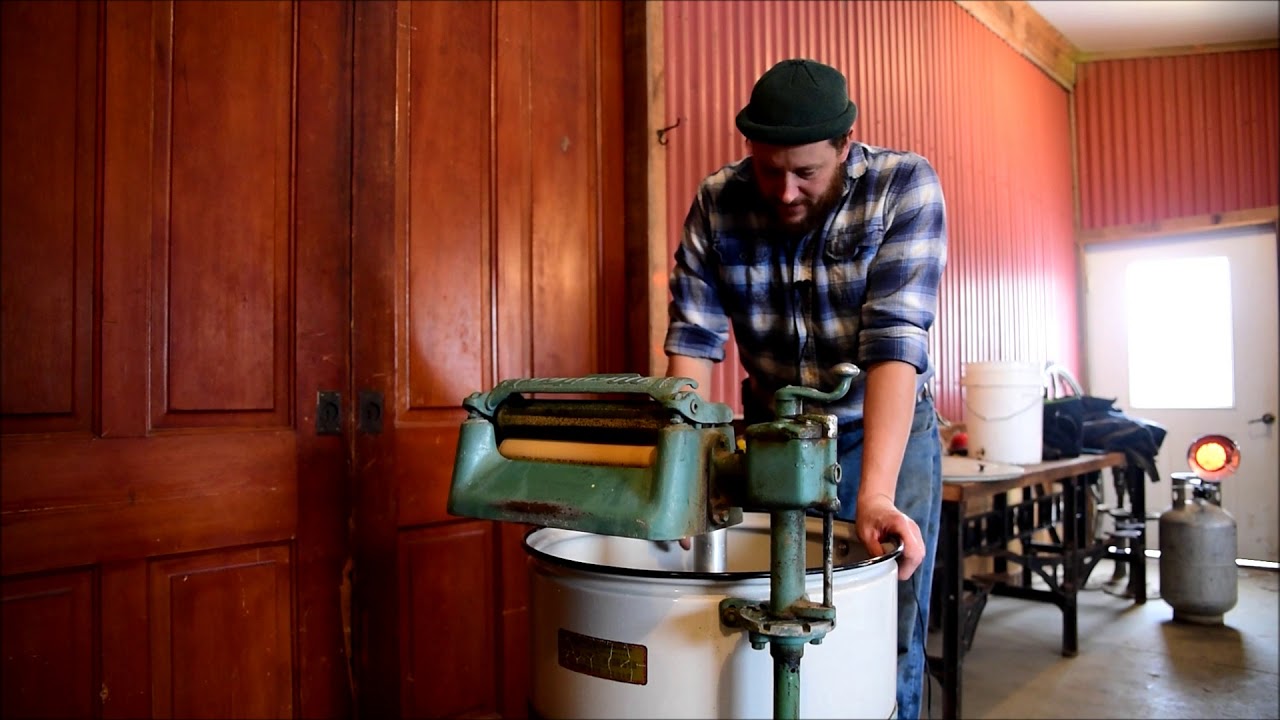 1934 Antique Vintage Maytag Ringer Washing Machine - Test Run - YouTube