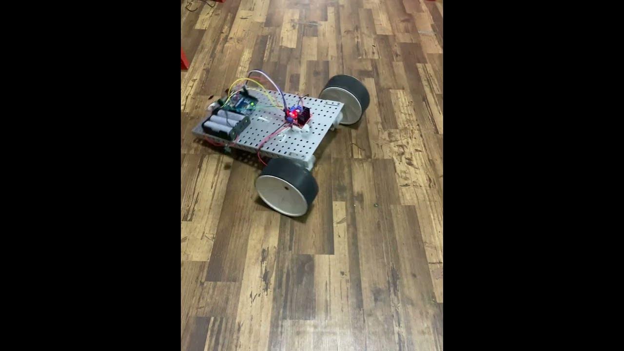 A very very simple pre programmed robot - YouTube