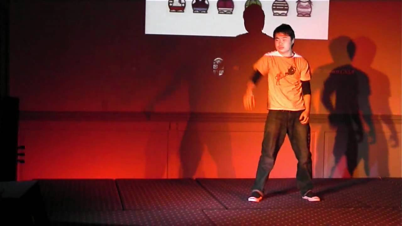 Brown CSSA 2010 Chinese New Year Party_9_solo_robot_dance - YouTube