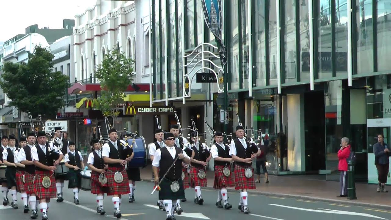 ILT City of Invercargill Pipe Band G4 Street March - YouTube