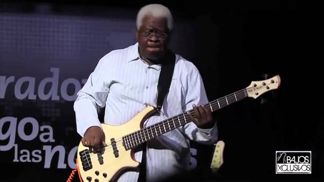Abraham Laboriel pone a cantar a los bajistas Bogotanos!!! - YouTube