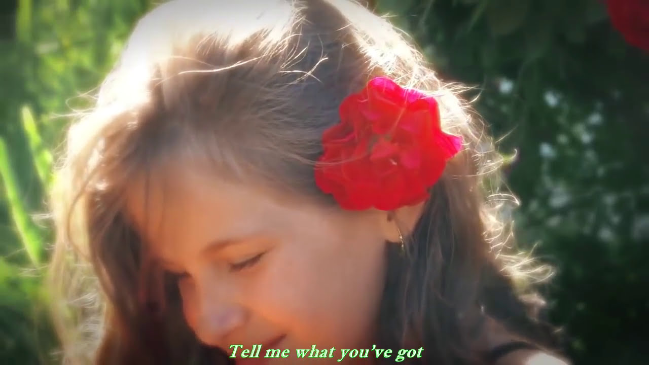 Maria Panyukova - Me Voy (Lyrics) - YouTube