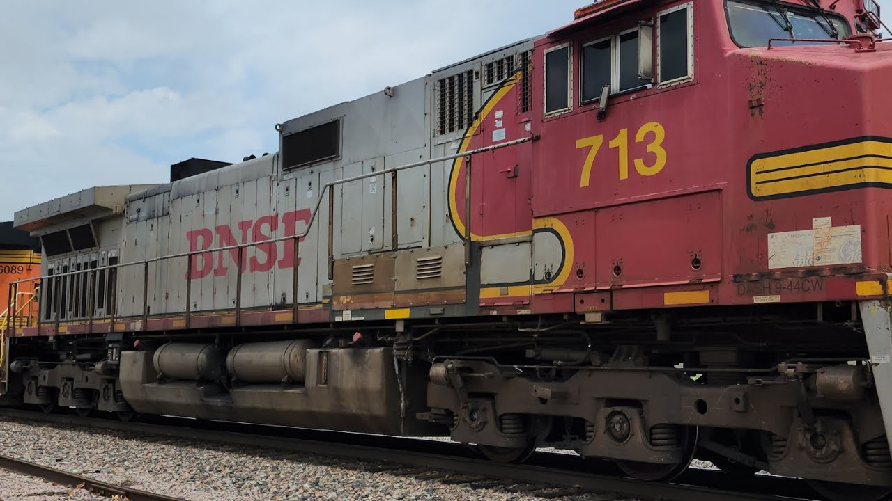 WHEN OIL & GRAIN HEAVYWEIGHTS COLLIDE! Train action with special units, CPKC, CN, loud dpus and ...