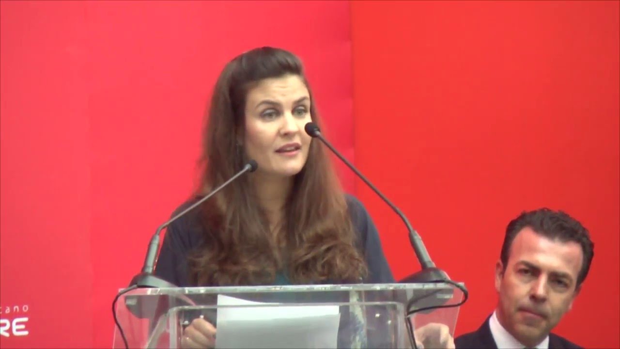 Alexandra Haas durante la presentación del Programa "Éntrale" - YouTube