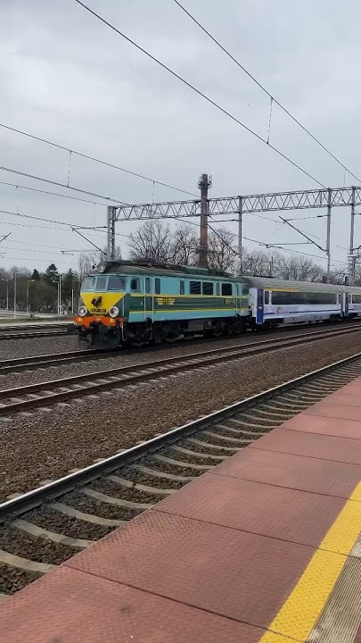 Wjazd EP07-361 na stacje Tczew #pkp #train #railway #rarytas - YouTube