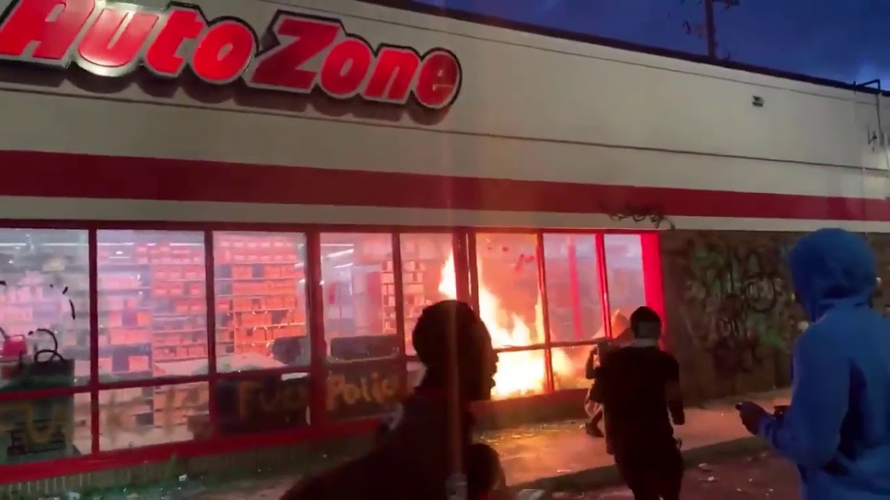 Protesters Set Autozone On Fire And Take Selfies In Response To The ...