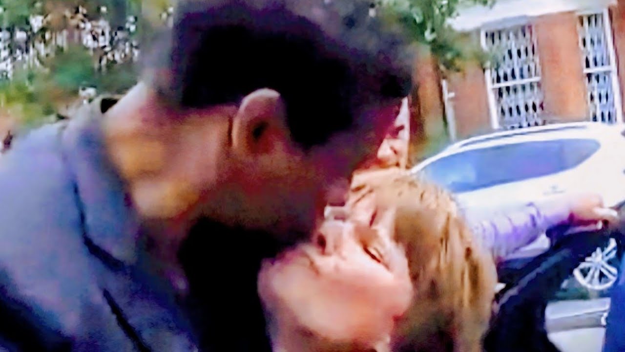 Denzel Washington kissing fans in London, UK after 'The Chris Evans ...