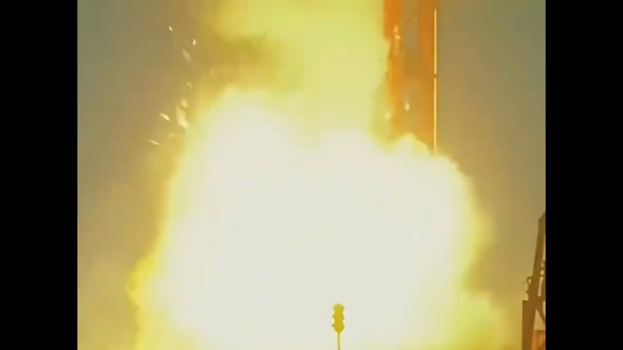 Atlas-Centaur Explosion - YouTube