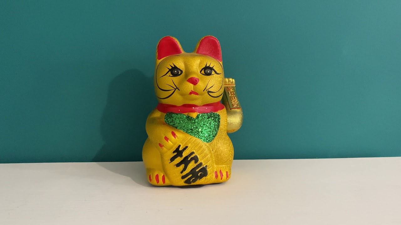 Lucky Cat 招き猫- Maneki Neko with Sound 4K - YouTube