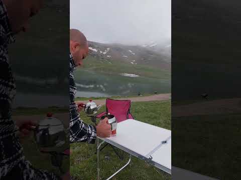 manzaraya karşı çay keyfi